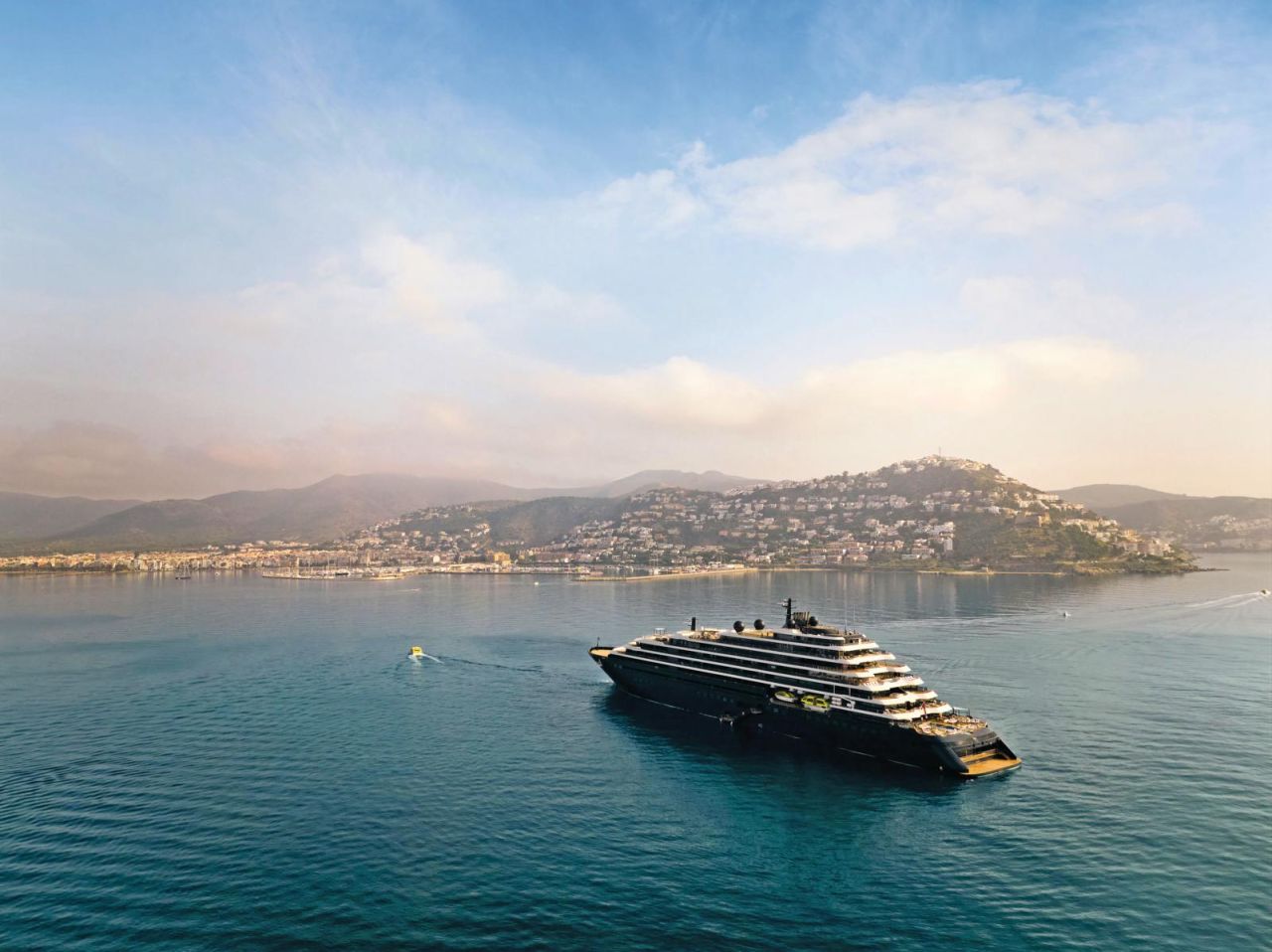 Ritz-Carlton Evrima: Ein Luxushotel auf dem Meer | Robb Report